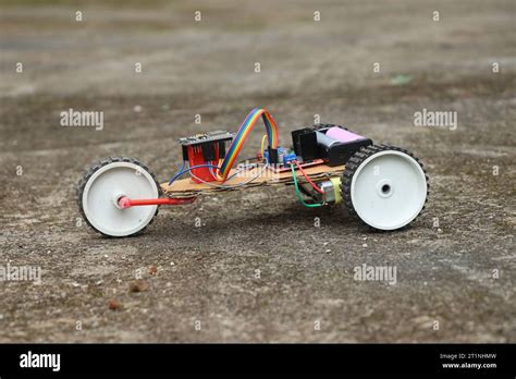 Vue Dune Voiture Robotisée Ayant 3 Roues Voiture Robot Contrôlée à L