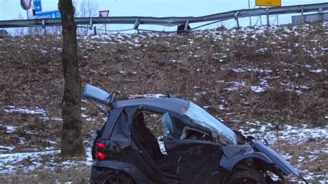 Nach Unfallflucht: Polizei sucht Smart-Fahrer mit Drohne
