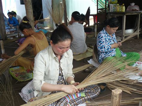 Soc Trang Team Broom Making Class In Cu Lao Dung