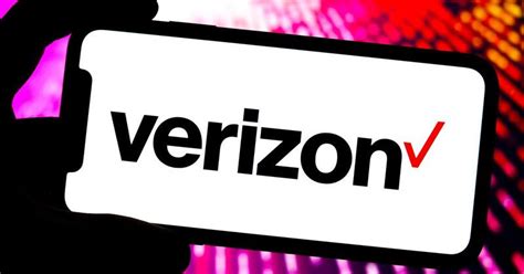 Verizon Customers Report Widespread Outages With Mobile Phones Limited