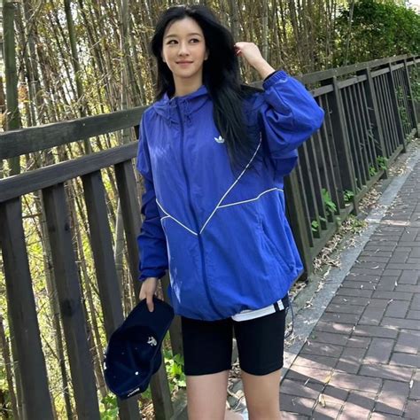 서예지 인스타 아디다스 바람막이 가젤 운동화 청량미 넘치는 5월패션 가격은 네이버 블로그 서예지 인스타 아디다스 바람막이 가젤 운동화 청량미 넘치는 5월패션 가격은 네이버 블로그