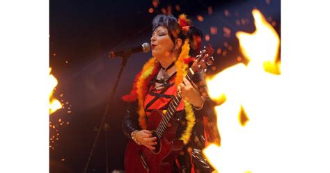 Рокаджийката Милена стана фен на народните танци