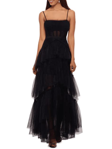 Salma Hayek Wore A Lace Corset Dress Thats Half Bombshell Half Party