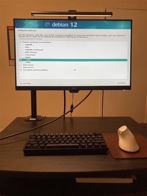 [photo] installing debian r debian