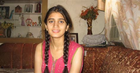 ශ්‍රී ලංකාවේ වැඩිම දෙනෙක රූම්ගින් කොල්ලො එක්ක ආතල් අර්න් ගහපු පොටො සෙට් එක