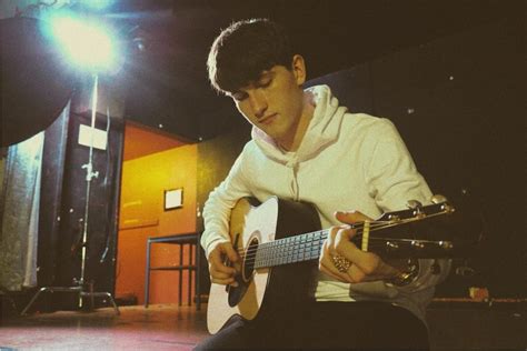 Interview Andrew Cushin Reveals Plans For Electric Guitar Driven Debut