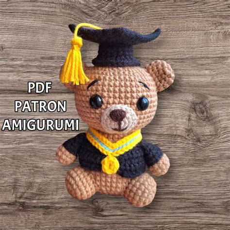 Patrón De Amigurumi Osito Graduado En Pdf Crochefin