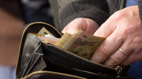 Податки для працюючих пенсіонерів — скільки сплачують у 2024 році Читайте на Ukr Net