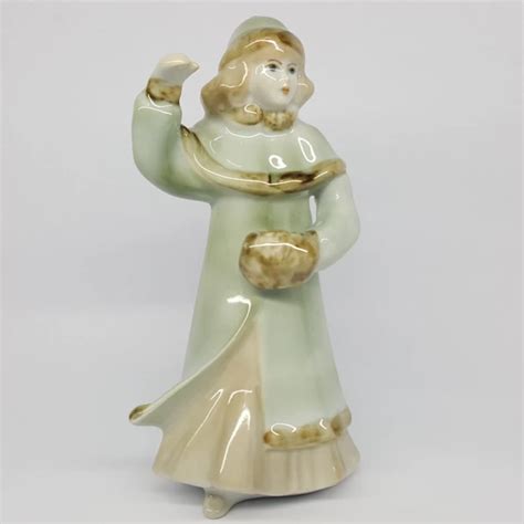 Bibelou Portelan Romanesc Vechi Vintage Fata Imbracata De Iarna Okaziiro