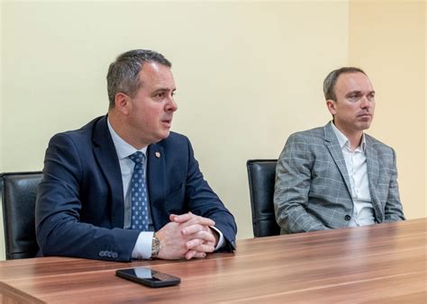 ГЕРАСИМОВСКИ СО ДИРЕКТОРКИТЕ НА ОСНОВНИТЕ УЧИЛИШТА ЌЕ РЕАЛИЗИРАМЕ НОВИ ПРОГРАМИ ЗА ВРСНИЧКО