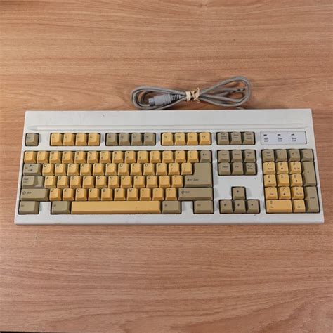 Mitsumi Keyboard Model Kpq E99yc 5 Pin Din Plug Vintage Not Working Eur