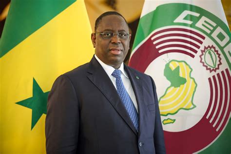 Sénégal Macky Sall Réélu Président Du Sénégal Avec 58 27 Dès Le