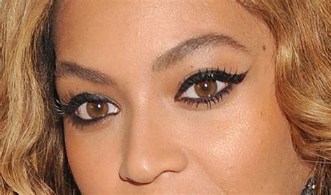Lets All Take A Moment To Appreciate This Moment Of Eyeliner