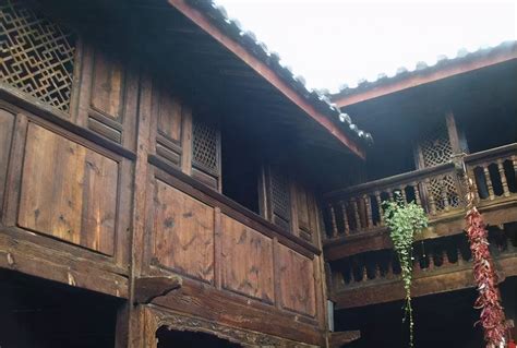 云南纳西族的民居建筑特色 凤凰网