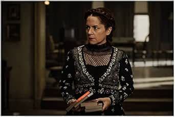 American Gods Martha Kelly As Zorya Utrennyaya Standing Hands Resting