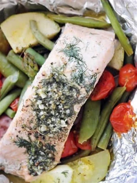 How To Make Foil Packet Salmon And Vegetables Two Lucky Spoons