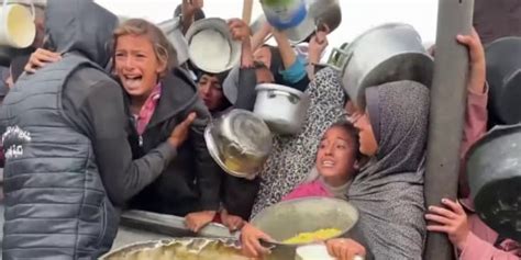 Viral Video Shows 6 Year Old Gaza Girl Carrying Injured Sister