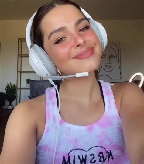 Pin Di Ily Char𑁍 Su Addison Rae