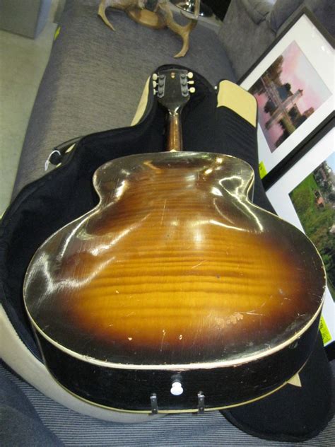 Ss Stewart Model 9010 Guitar W Soft Case