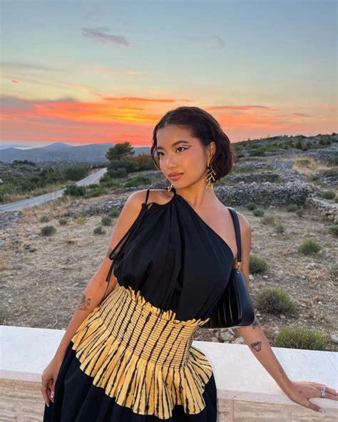 Tips Makeup Dan Produk Favorit Tiktok Creator Steph Hui