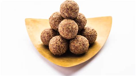 Alsi Laddu Recipe ગળ્યામાં કંઈ હેલ્ધી ખાવા માગો છો તો આજે જ ઘરે બનાવો અળસીના લાડુ Gujarati