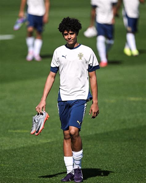 اولین تمرین پسر کریستیانو رونالدو در تیم زیر ۱۵ سال پرتغال عکس طرفداری