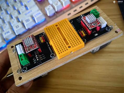【花雕学编程】arduino动手做（223） 二相四线42步进电机 Df创客社区