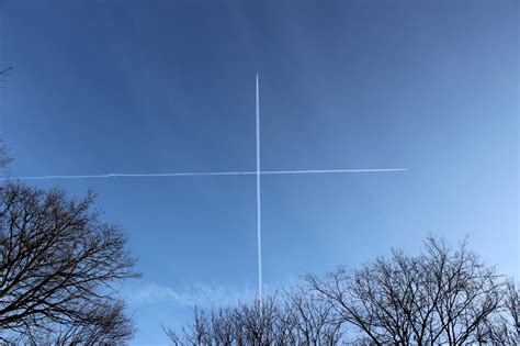i saw two planes intersect at right angles r aviation