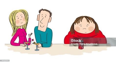 젊은 데이트 커플 바에 앉아 칵테일을 마시고 뚱뚱한 여자는 그녀의 슬 프 고 혼자 느낌 앞 콜라와 함께 그들 옆에 앉아 원래 손으로 그려진된 그림 3 명에 대한 스톡 벡터