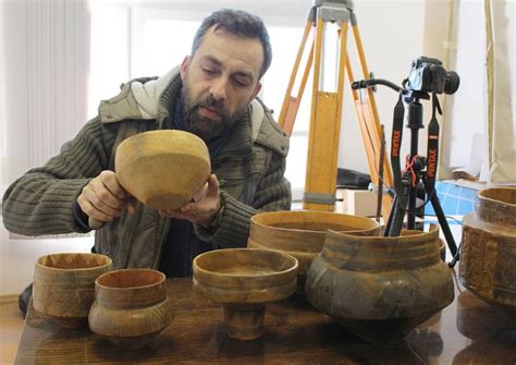 Колекция от 20 съда на 6700 г. с уникална украса реставрират в ...