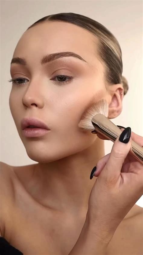 How To Model Cheeckbones How To Contour Face Contouring Makeup Tips Makeup Tutorial