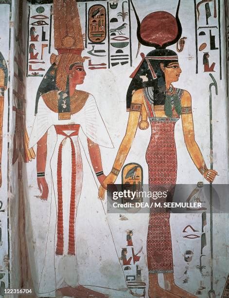 Ancient Egyptian Clothing For Women Photos And Premium High Res