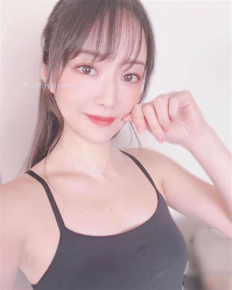 吉山りささんのインスタグラム写真 吉山りさinstagram 「☀ 朝から部屋の気温32℃なり〜😎🫧 桃屋さんの きざみニンニクに 今更