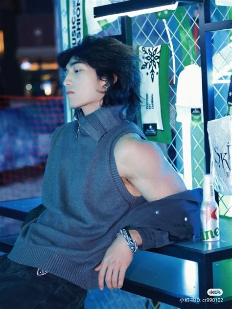 Pin By A R I S On Chen Rui 我家萌睿 Poses For Men Harajuku Fashion Street Poses