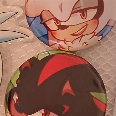 Sonic The Hedgehog Button Pins Holographic Or Glossy Sonic Shadow Knuckles Tails Amy Rouge