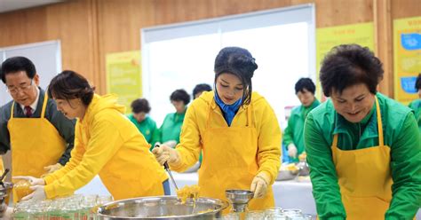 김건희 여사 고흥 소록도 병원 방문 직접 담은 유자청 선물