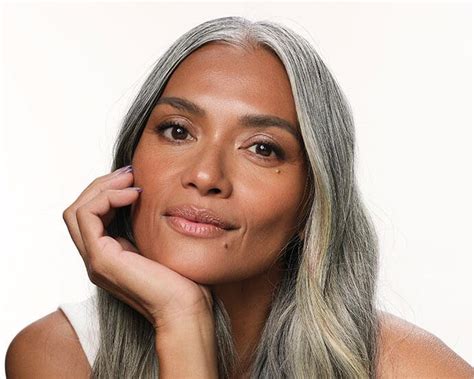 12 Silver Makeup Looks To Nail The Chrome Makeup Trend