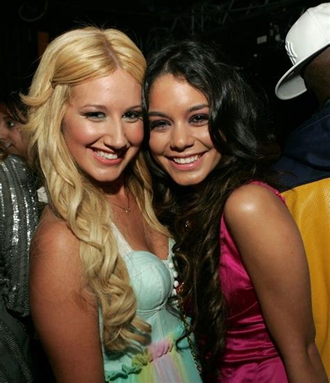 Team Hudgens Nyc Photogallery Vanessa Hudgens Ashley Tisdale Girls