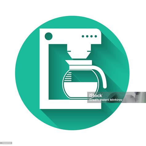 긴 그림자와 절연 유리 냄비 아이콘 화이트 커피 머신 녹색 원 버튼을 클릭 합니다 벡터 일러스트 가정 생활에 대한 스톡 벡터