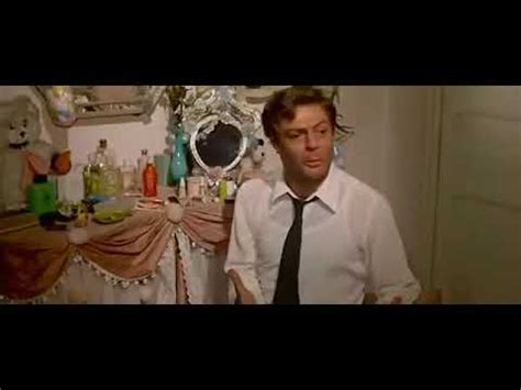 "Вчера сегодня завтра" 1963 Стриптиз Софи Лорен - YouTube