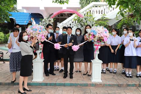 พิธีเปิดกิจกรรมตลาดนัดพอเพียง B D Sufficiency Economy Point โรงเรียน