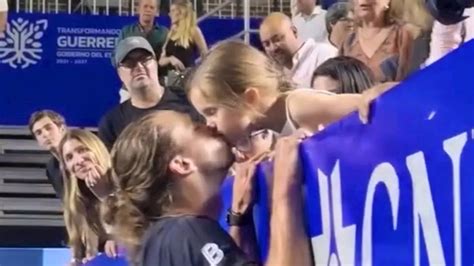 Alexander Zverev Feiert Doppel Sieg Und Geniesst Herzigen Moment Mit