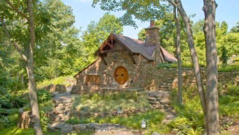 Unique Pennsylvania Hobbit House Pays Tribute To Jrr Tolkiens