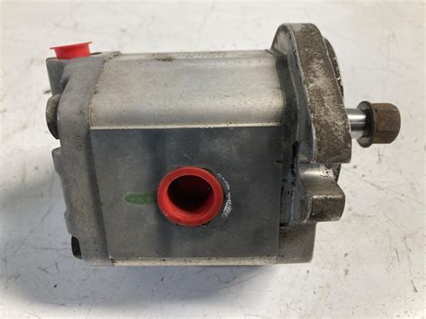 At367134 John Deere 333d Hydraulic Motor For Sale