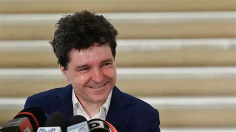 Mucea Dan I A Sărăcit Pe Români Cu Primul Val De Austeritate Dar Amână Pachetul Doi Care