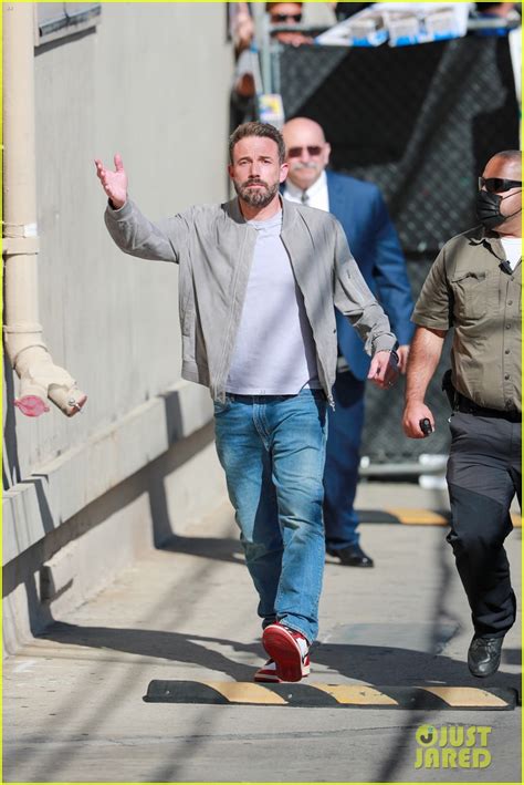 Ben Affleck Jokes About His Unhappy Resting Face Please Dont Hold