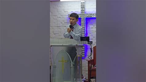 귀인들을 폐하시며 세상의 사사들을 헛되게 하시나니 그들은 겨우 심기웠고 겨우 뿌리웠고 그 줄기가 겨우 땅에 뿌리를 박자 곧 하나님의 부심을 받고 말라 회리바람에 불려가는