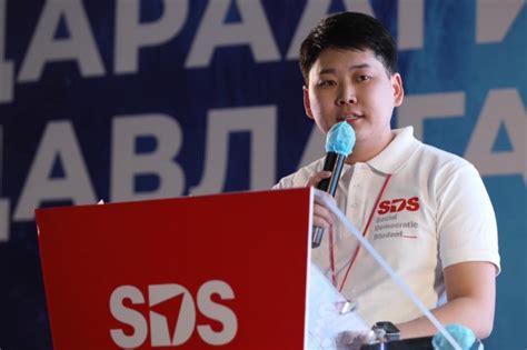 Дэд сайдад нэр дэвшсэн М Ганхүлэг нь Хэнтий аймгийн ИТХ ын төлөөлөгч Dens Mn Популизмаас