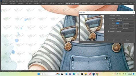 بک گراند کودکانه پسر بچه با نمک مو فرفری در حال نوازش جوجه تپلو کد