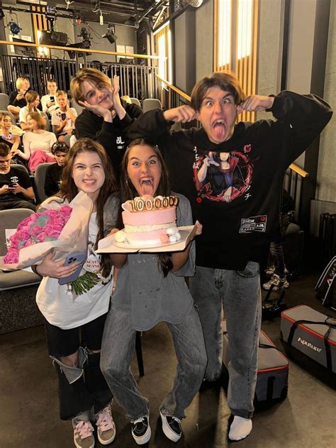 Пин от пользователя Екатерина на доске мой профиль Позы девочек Фотографии девочек Модели